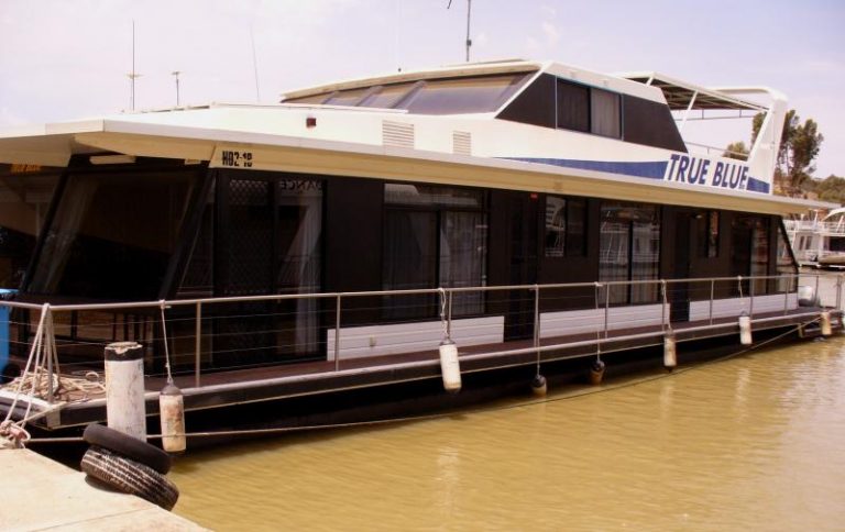 True Blue Houseboat - Kia Marina