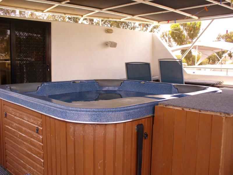 True Blue Houseboat - Kia Marina
