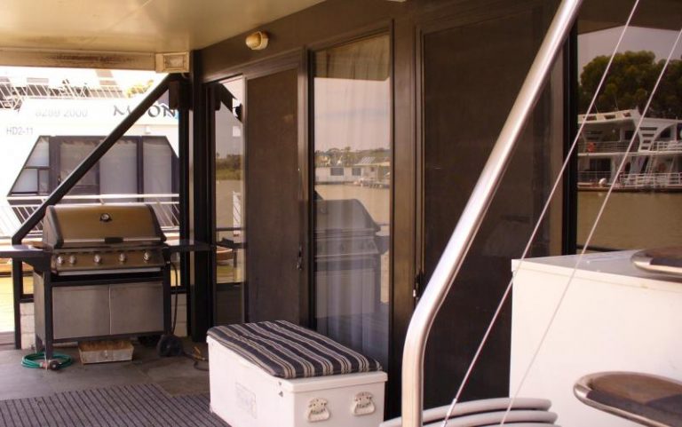 True Blue Houseboat - Kia Marina