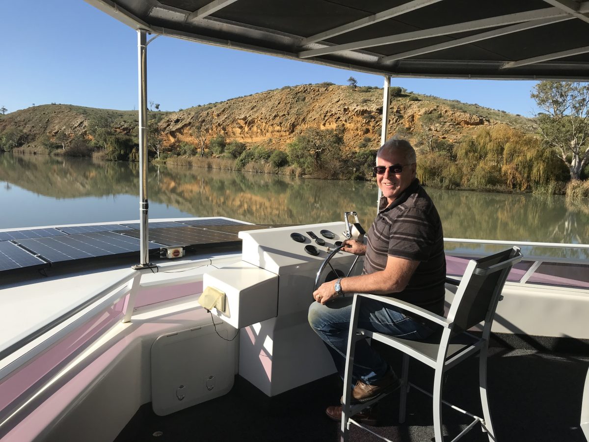 Love Life Houseboat - Kia Marina