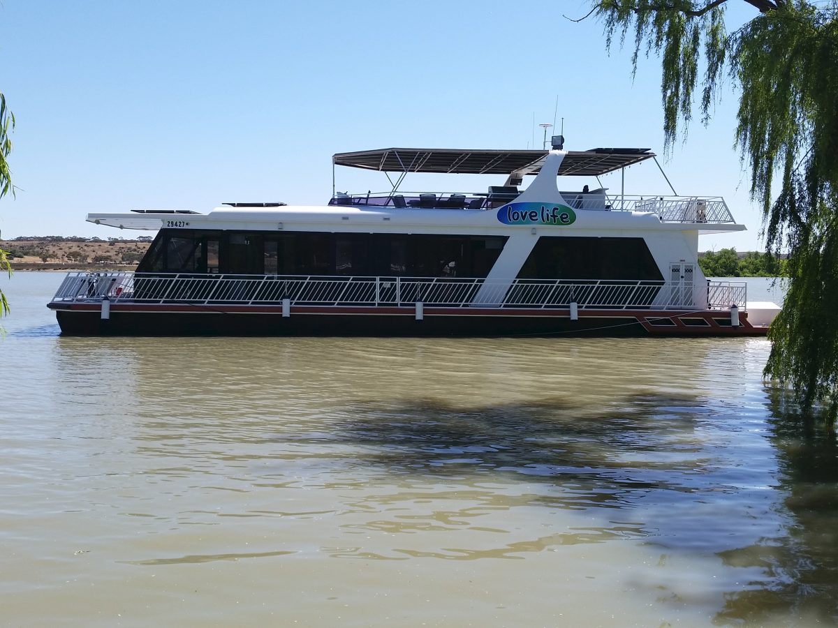 Love Life Houseboat - Kia Marina