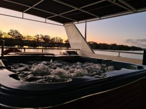 True Blue Houseboat - Kia Marina