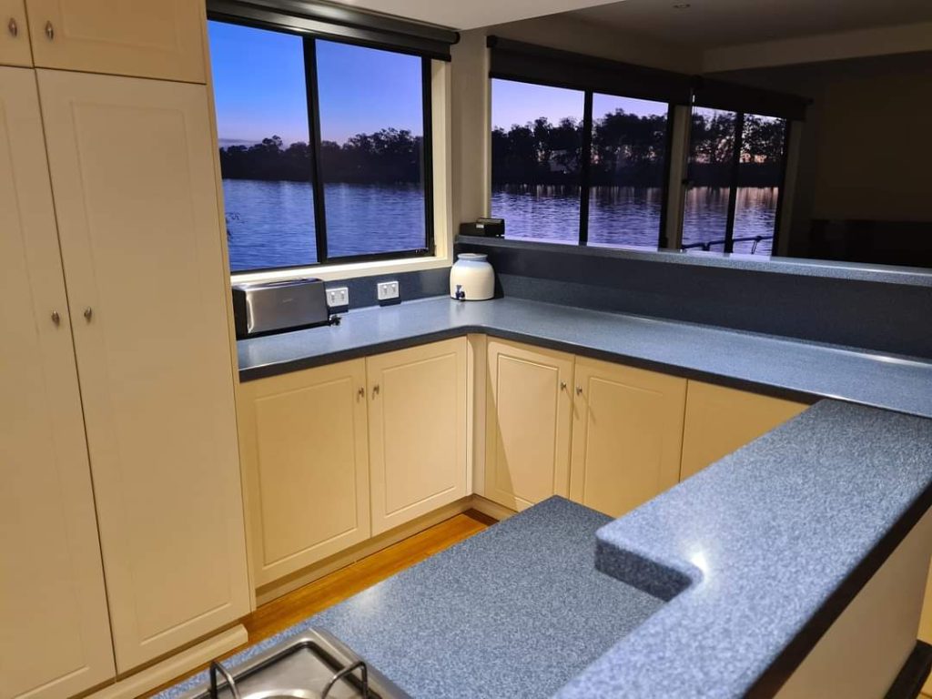 True Blue Houseboat - Kia Marina