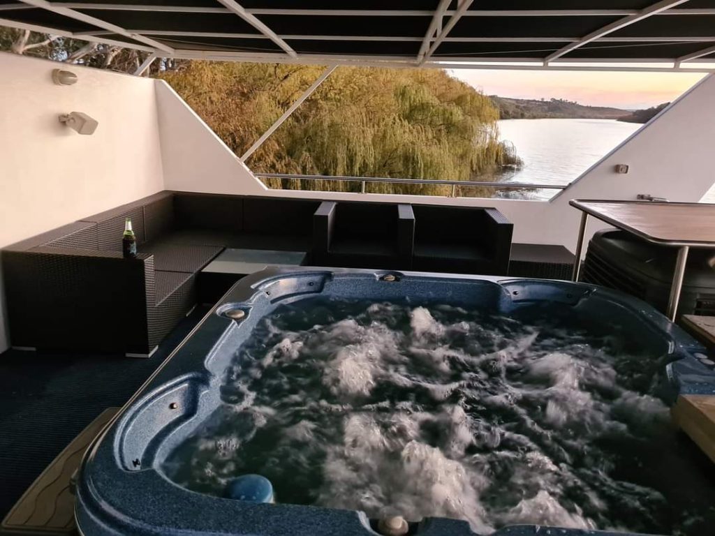 True Blue Houseboat - Kia Marina