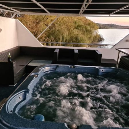 True Blue Houseboat - Kia Marina